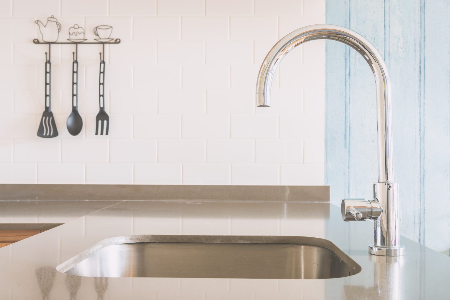 How to Choose the Right Kitchen Sink Faucet with Sprayer for Daily ...